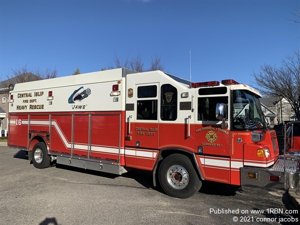 Central Islip FD Rescue 16