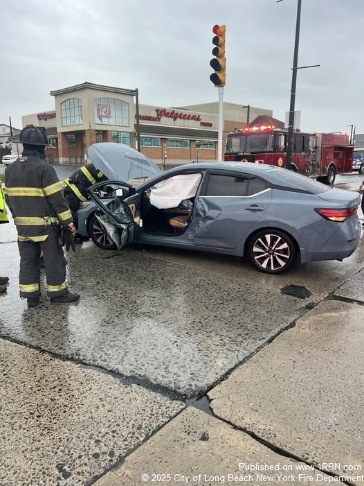 Engine 2343 Uses Hydraulic Tools in Morning MVC Response.